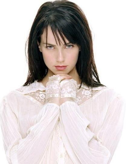《24小时》中mandy扮演者mia kirshner的个人档案_24小时吧_百度贴吧